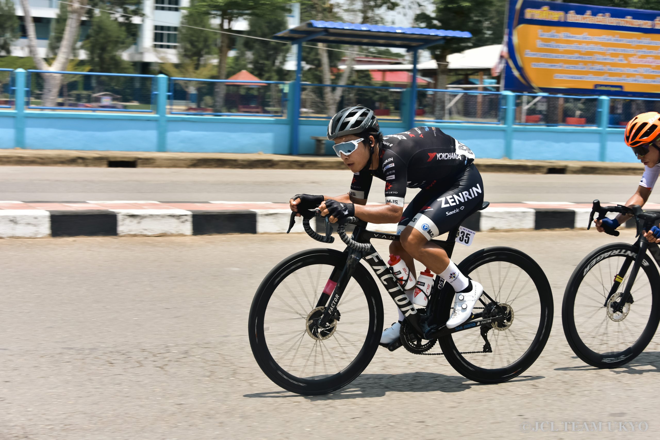 _BIA0242 | TRISPORTS